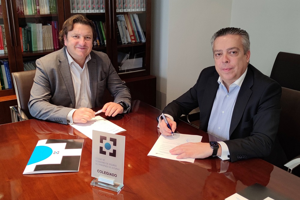 Firma acuerdo renovación Mediadores Asturias y Seguros Lagun Aro
